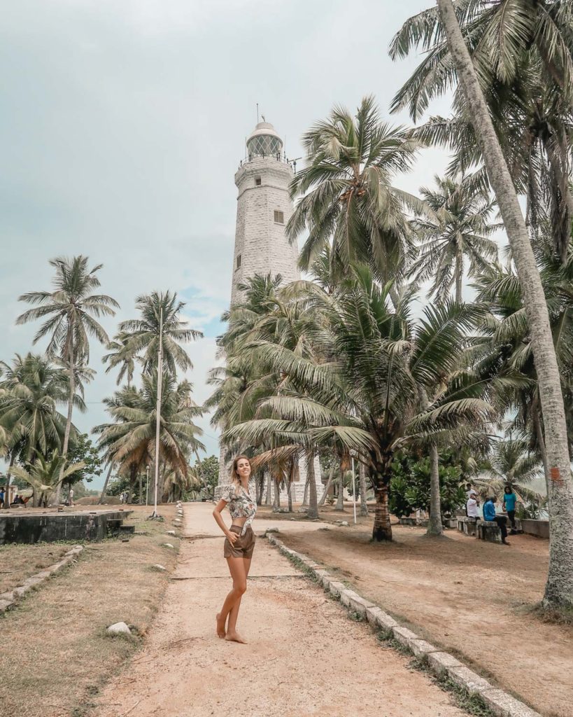 Beautiful Dondra Lighthouse on Sri Lanka's South Coast - Holetsgo
